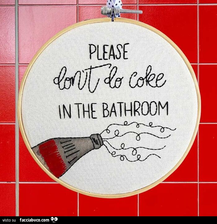 "Per favore non fate Coke in bagno". Sarà per via delle bollicine ...