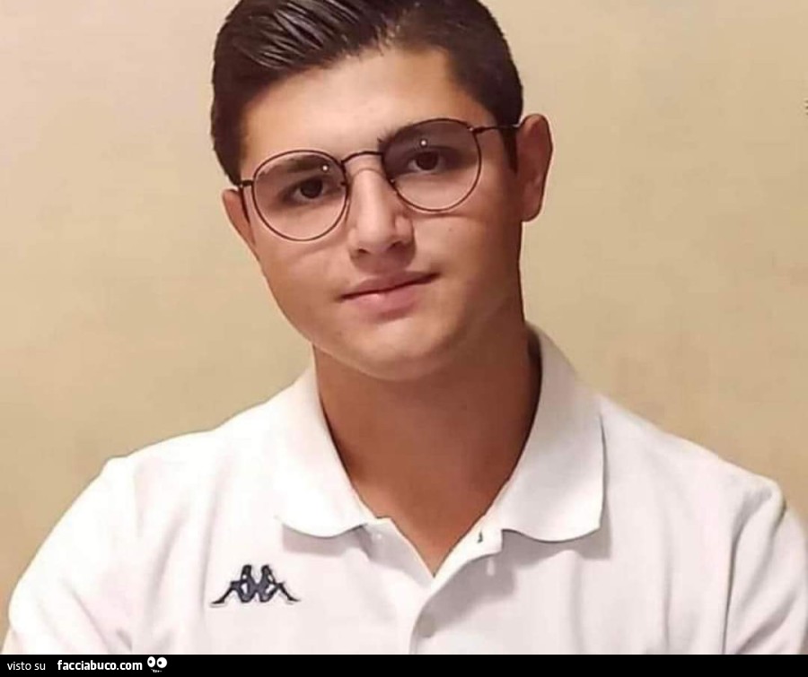Lui è Mirko. Nasce a Copertino, in Puglia, nel 2001. Ha 9 anni, mette ...