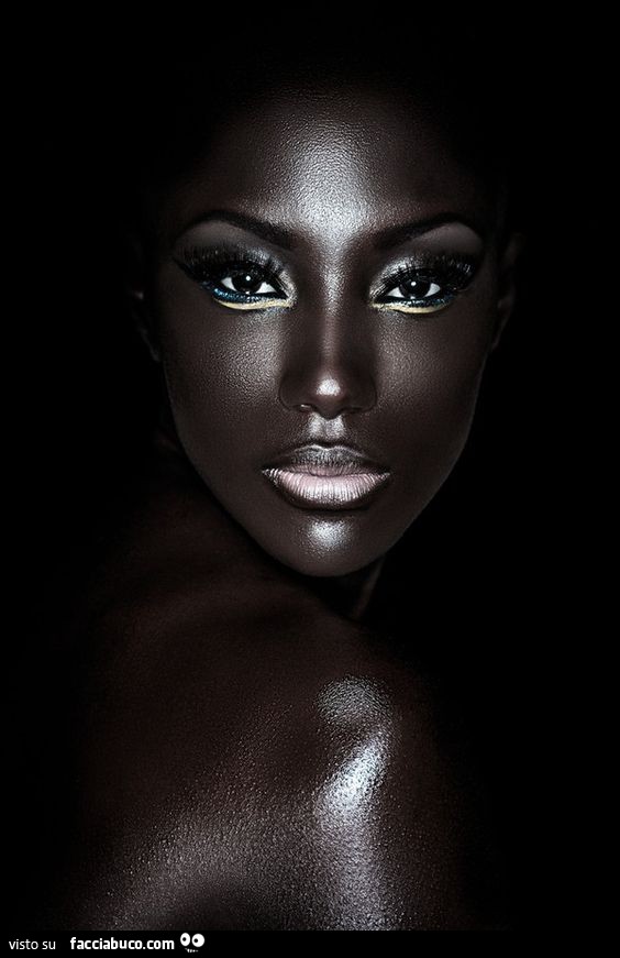 Bella modella di colore - Facciabuco.com